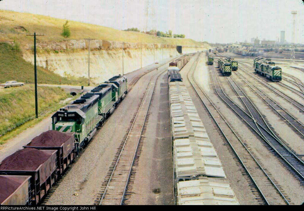 1015-31 Eastbound BN ore train at Northtown Yard